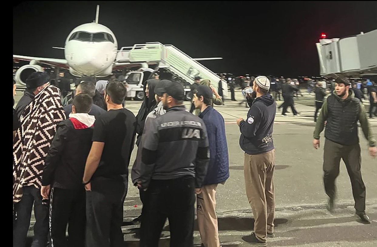 Antisemitic riot in Russia over arrival of plane from Israel